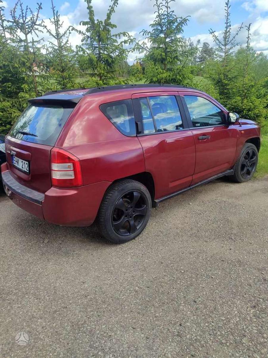 Sarkans Jeep Compass 2008 Kaišiadorys, ar dzinēja tilpumu 2.36 L un nobraukumu 235 tūkst. km par 1450 €, foto 5 vietnē AUTOMOTO.COM.LV