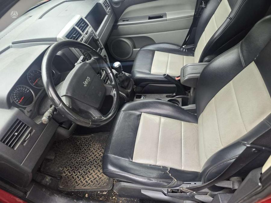 Sarkans Jeep Compass 2008 Viļņa, ar dzinēja tilpumu 1.97 L un nobraukumu 205 tūkst. km par 1200 €, foto 4 vietnē AUTOMOTO.COM.LV