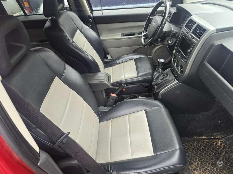 Sarkans Jeep Compass 2008 Viļņa, ar dzinēja tilpumu 1.97 L un nobraukumu 205 tūkst. km par 1200 €, foto 7 vietnē AUTOMOTO.COM.LV