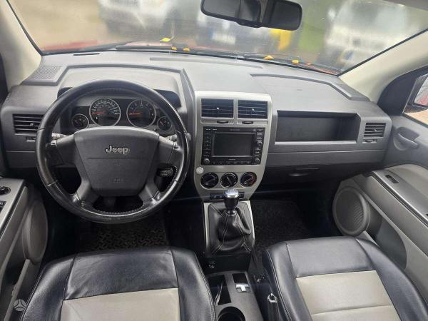Red Jeep Compass 2008 in Vilnius, with an engine capacity of 1.97 L and mileage of 205 thousand km for 1200 €, photo 3 on AUTOMOTO.COM.LV