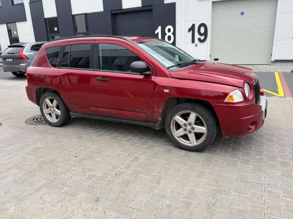 Red Jeep Compass 2010 in Vilnius, with an engine capacity of 1.97 L and mileage of 205 thousand km for 1400 €, photo 1 on AUTOMOTO.COM.LV