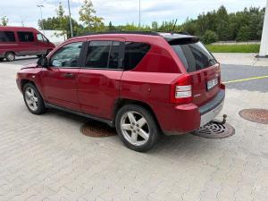 Red Jeep Compass 2010 in Vilnius, with an engine capacity of 1.97 L and mileage of 205 thousand km for 1400 €, photo 3 on AUTOMOTO.COM.LV
