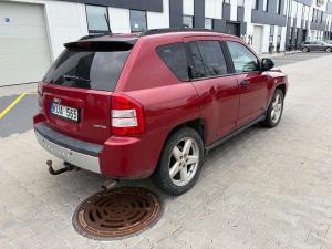 Red Jeep Compass 2010 in Vilnius, with an engine capacity of 1.97 L and mileage of 205 thousand km for 1400 €, photo 8 on AUTOMOTO.COM.LV