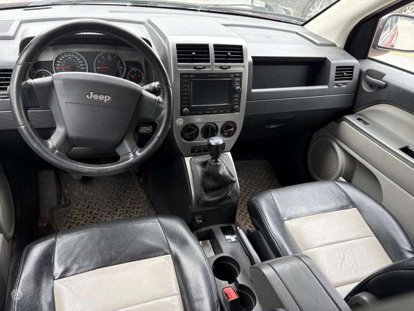 Red Jeep Compass 2010 in Vilnius, with an engine capacity of 1.97 L and mileage of 205 thousand km for 1400 €, photo 9 on AUTOMOTO.COM.LV
