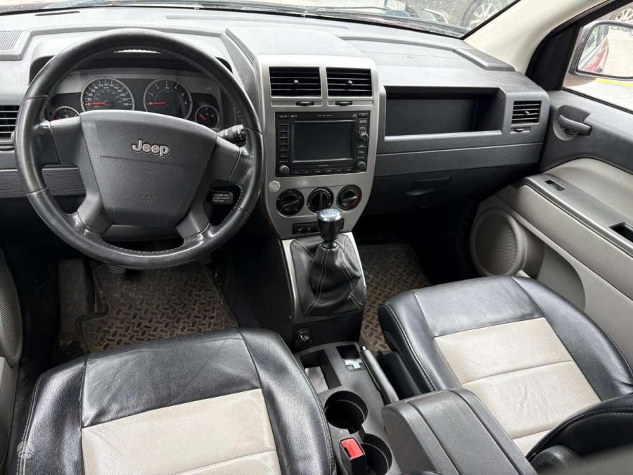 Red Jeep Compass 2010 in Vilnius, with an engine capacity of 1.97 L and mileage of 205 thousand km for 1400 €, photo 10 on AUTOMOTO.COM.LV