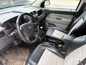 Red Jeep Compass 2010 in Vilnius, with an engine capacity of 1.97 L and mileage of 205 thousand km for 1400 €, photo 11 on AUTOMOTO.COM.LV