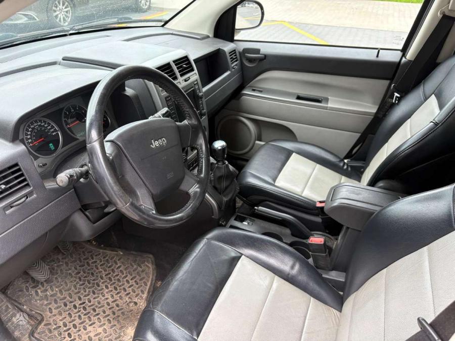 Red Jeep Compass 2010 in Vilnius, with an engine capacity of 1.97 L and mileage of 205 thousand km for 1400 €, photo 11 on AUTOMOTO.COM.LV