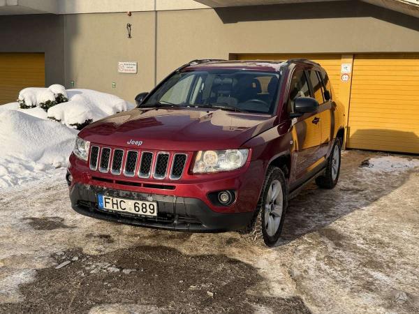 Red Jeep Compass 2011 in Vilnius, with an engine capacity of 2.36 L and mileage of 158 thousand km for 2650 €, photo 1 on AUTOMOTO.COM.LV