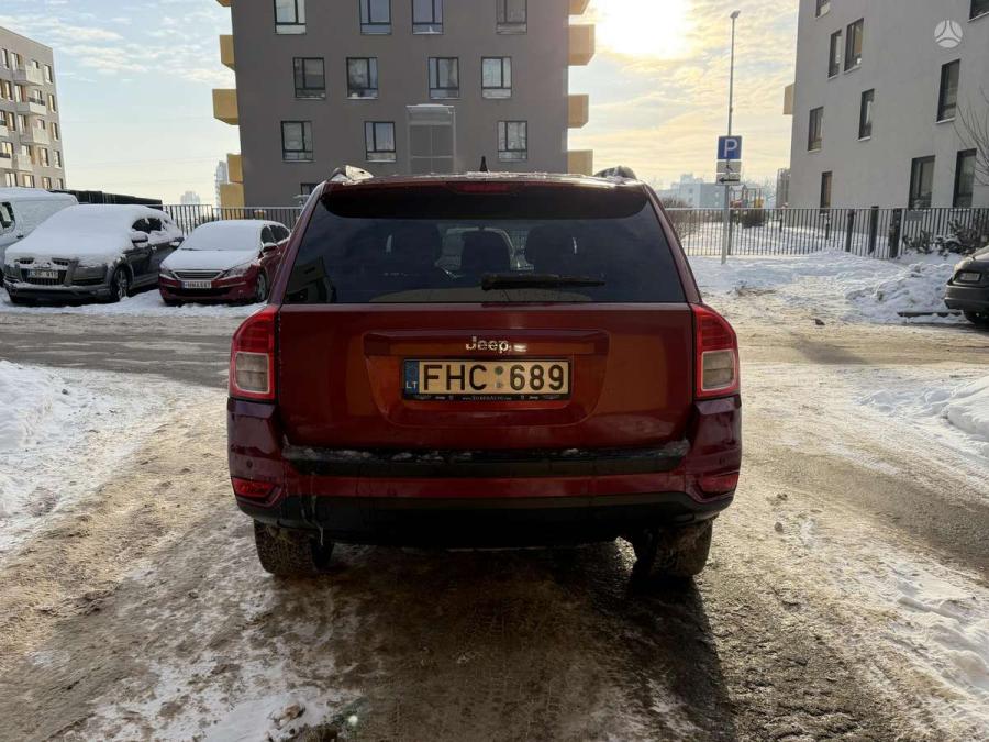 Sarkans Jeep Compass 2011 Viļņa, ar dzinēja tilpumu 2.36 L un nobraukumu 158 tūkst. km par 2650 €, foto 5 vietnē AUTOMOTO.COM.LV