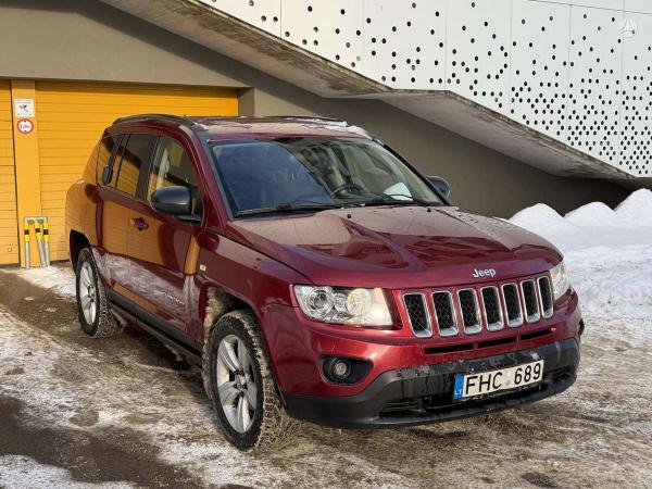 Red Jeep Compass 2011 in Vilnius, with an engine capacity of 2.36 L and mileage of 158 thousand km for 2650 €, photo 10 on AUTOMOTO.COM.LV