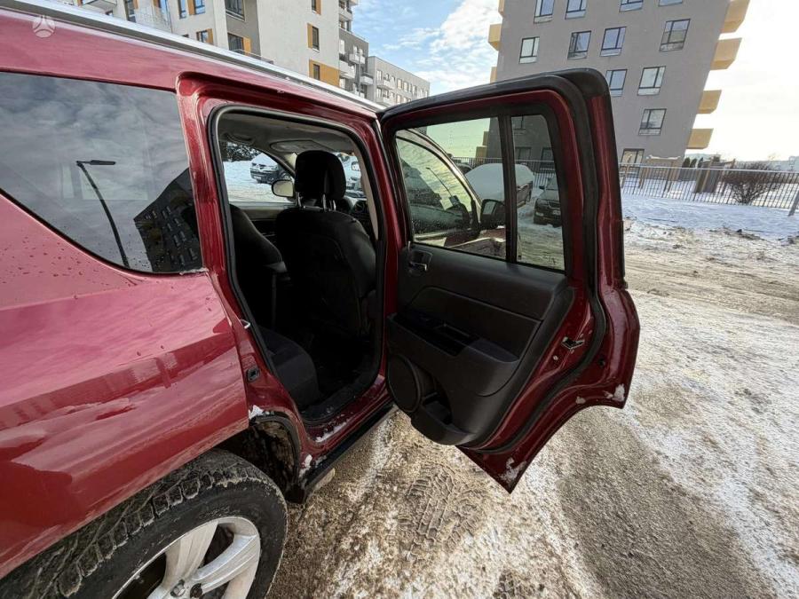 Sarkans Jeep Compass 2011 Viļņa, ar dzinēja tilpumu 2.36 L un nobraukumu 158 tūkst. km par 2650 €, foto 18 vietnē AUTOMOTO.COM.LV