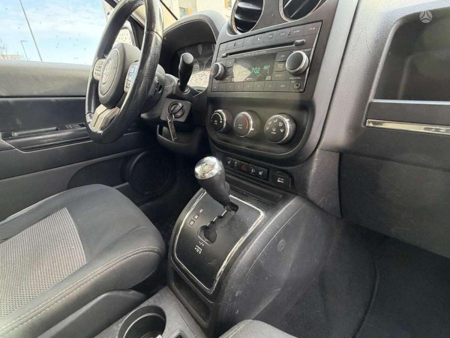Sarkans Jeep Compass 2011 Viļņa, ar dzinēja tilpumu 2.36 L un nobraukumu 158 tūkst. km par 2650 €, foto 23 vietnē AUTOMOTO.COM.LV