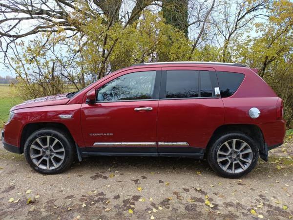Red Jeep Compass 2014 in Riga, with an engine capacity of 2.20 L and mileage of 140 thousand km for 5050 €, photo 3 on AUTOMOTO.COM.LV