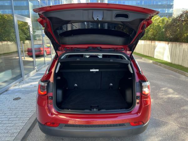 Red Jeep Compass 2017 in Vilnius, with an engine capacity of 1.60 L and mileage of 123 thousand km for 13800 €, photo 6 on AUTOMOTO.COM.LV