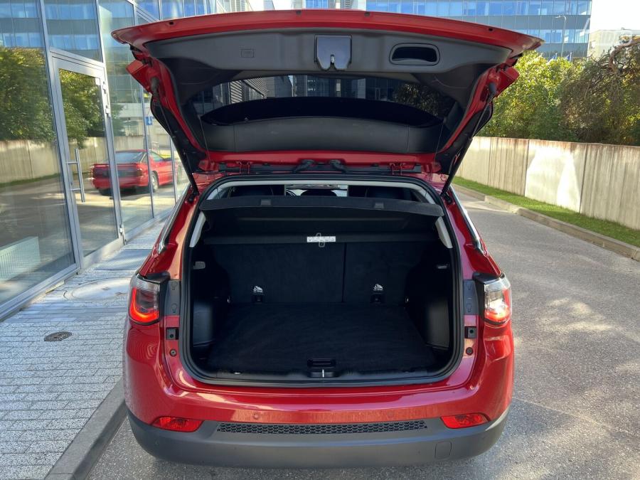 Red Jeep Compass 2017 in Vilnius, with an engine capacity of 1.60 L and mileage of 123 thousand km for 13800 €, photo 7 on AUTOMOTO.COM.LV