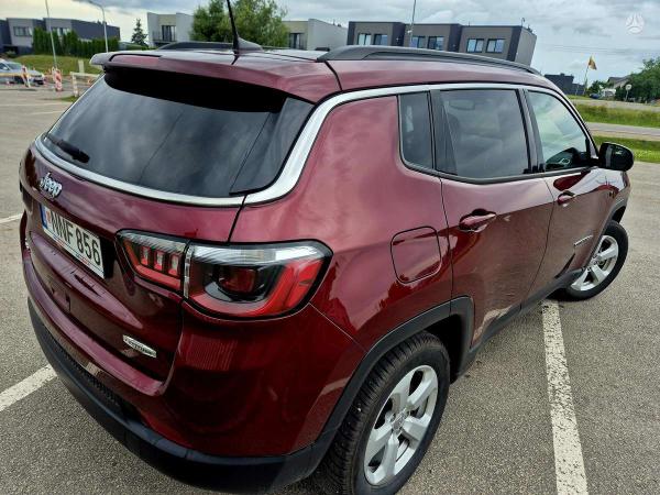 Red Jeep Compass 2021 in Kaunas, with an engine capacity of 2.36 L and mileage of 105 thousand km for 16800 €, photo 6 on AUTOMOTO.COM.LV