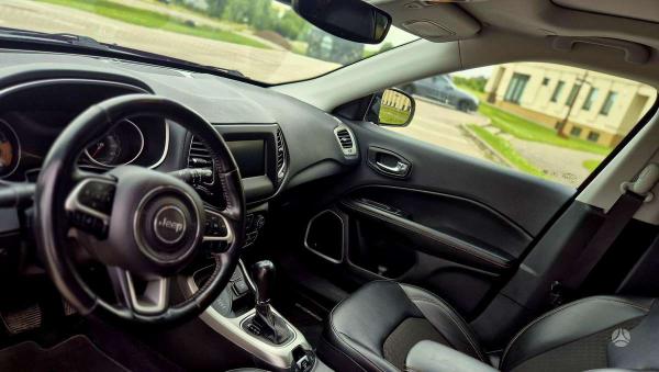 Red Jeep Compass 2021 in Kaunas, with an engine capacity of 2.36 L and mileage of 105 thousand km for 16800 €, photo 9 on AUTOMOTO.COM.LV