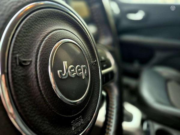 Red Jeep Compass 2021 in Kaunas, with an engine capacity of 2.36 L and mileage of 105 thousand km for 16800 €, photo 10 on AUTOMOTO.COM.LV