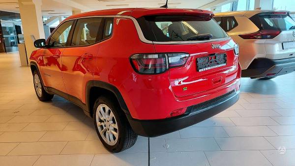 Red Jeep Compass 2022 in Siauliai, with an engine capacity of 1.46 L and mileage of 63 thousand km for 16000 €, photo 4 on AUTOMOTO.COM.LV