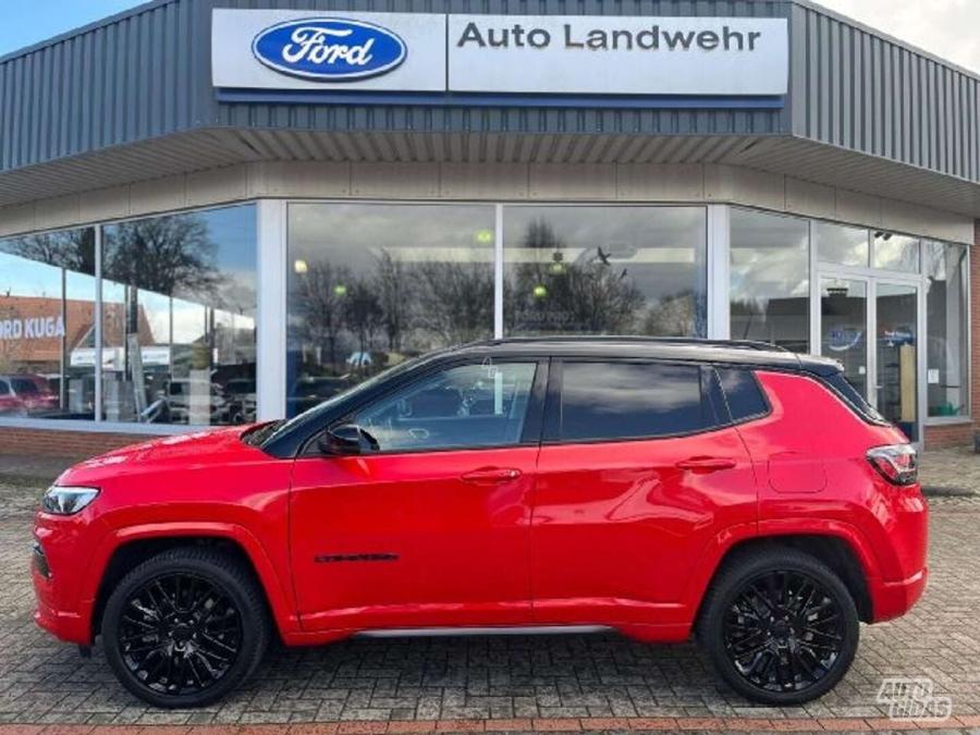 Red Jeep Compass 2022 in Kaunas, with an engine capacity of 1.30 L and mileage of 12 thousand km for 32381 €, photo 1 on AUTOMOTO.COM.LV