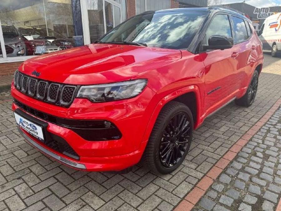 Red Jeep Compass 2022 in Kaunas, with an engine capacity of 1.30 L and mileage of 12 thousand km for 32381 €, photo 2 on AUTOMOTO.COM.LV