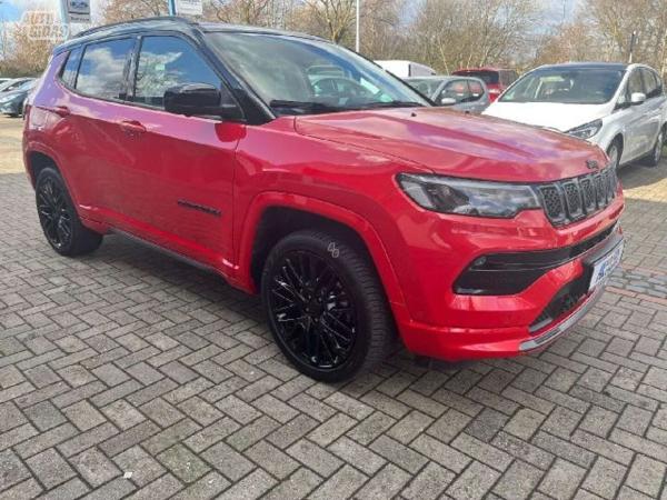 Red Jeep Compass 2022 in Kaunas, with an engine capacity of 1.30 L and mileage of 12 thousand km for 32381 €, photo 4 on AUTOMOTO.COM.LV
