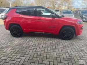 Red Jeep Compass 2022 in Kaunas, with an engine capacity of 1.30 L and mileage of 12 thousand km for 32381 €, photo 5 on AUTOMOTO.COM.LV