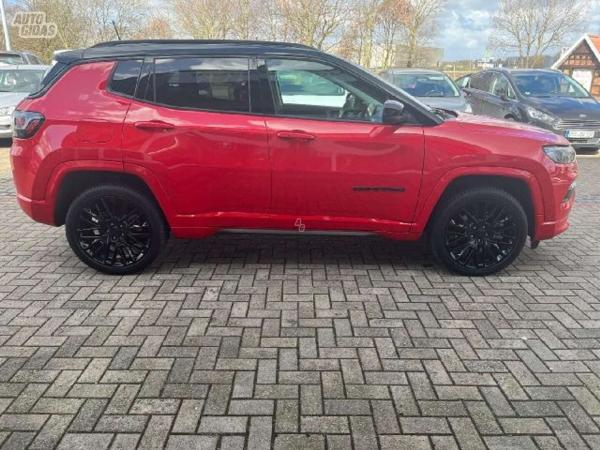Red Jeep Compass 2022 in Kaunas, with an engine capacity of 1.30 L and mileage of 12 thousand km for 32381 €, photo 6 on AUTOMOTO.COM.LV