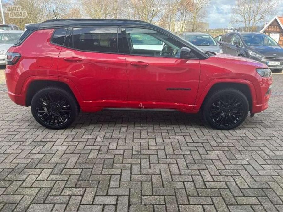 Red Jeep Compass 2022 in Kaunas, with an engine capacity of 1.30 L and mileage of 12 thousand km for 32381 €, photo 6 on AUTOMOTO.COM.LV