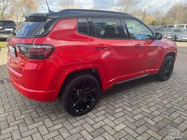Red Jeep Compass 2022 in Kaunas, with an engine capacity of 1.30 L and mileage of 12 thousand km for 32381 €, photo 7 on AUTOMOTO.COM.LV