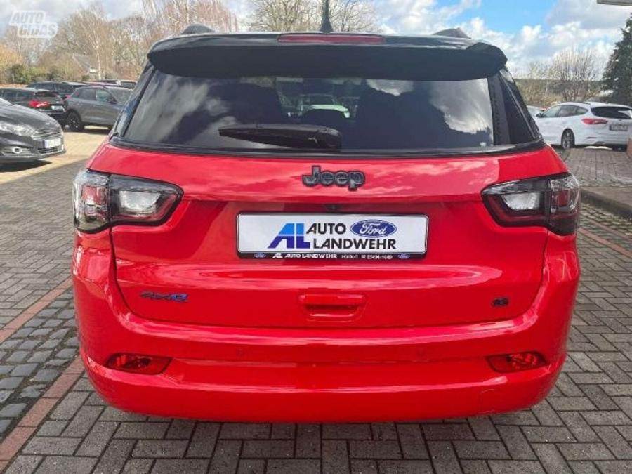 Red Jeep Compass 2022 in Kaunas, with an engine capacity of 1.30 L and mileage of 12 thousand km for 32381 €, photo 8 on AUTOMOTO.COM.LV