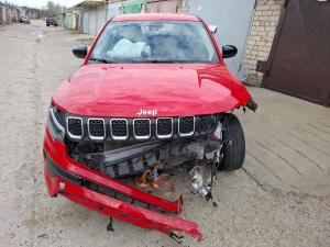 Red Jeep Compass 2022 in Elektrenai, with an engine capacity of 1.50 L and mileage of 59 thousand km for 8999 €, photo 2 on AUTOMOTO.COM.LV