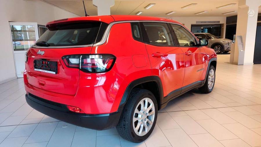 Red Jeep Compass 2022 in Siauliai, with an engine capacity of 1.46 L and mileage of 63 thousand km for 15500 €, photo 6 on AUTOMOTO.COM.LV