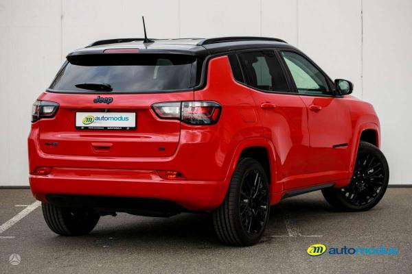 Sarkans Jeep Compass 2022 Viļņa, ar dzinēja tilpumu 1.33 L un nobraukumu 20 tūkst. km par 24990 €, foto 2 vietnē AUTOMOTO.COM.LV
