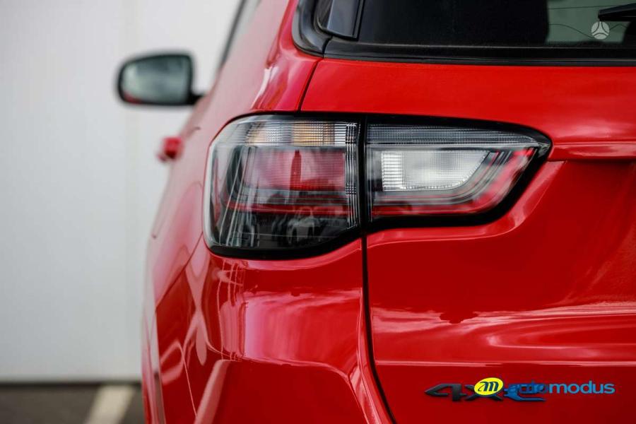 Sarkans Jeep Compass 2022 Viļņa, ar dzinēja tilpumu 1.33 L un nobraukumu 20 tūkst. km par 24990 €, foto 24 vietnē AUTOMOTO.COM.LV