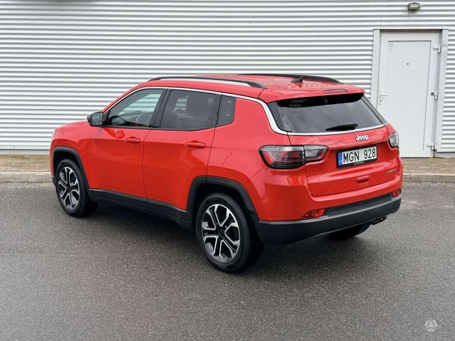 Red Jeep Compass 2022 in Vilnius, with an engine capacity of 1.33 L and mileage of 47 thousand km for 17850 €, photo 4 on AUTOMOTO.COM.LV