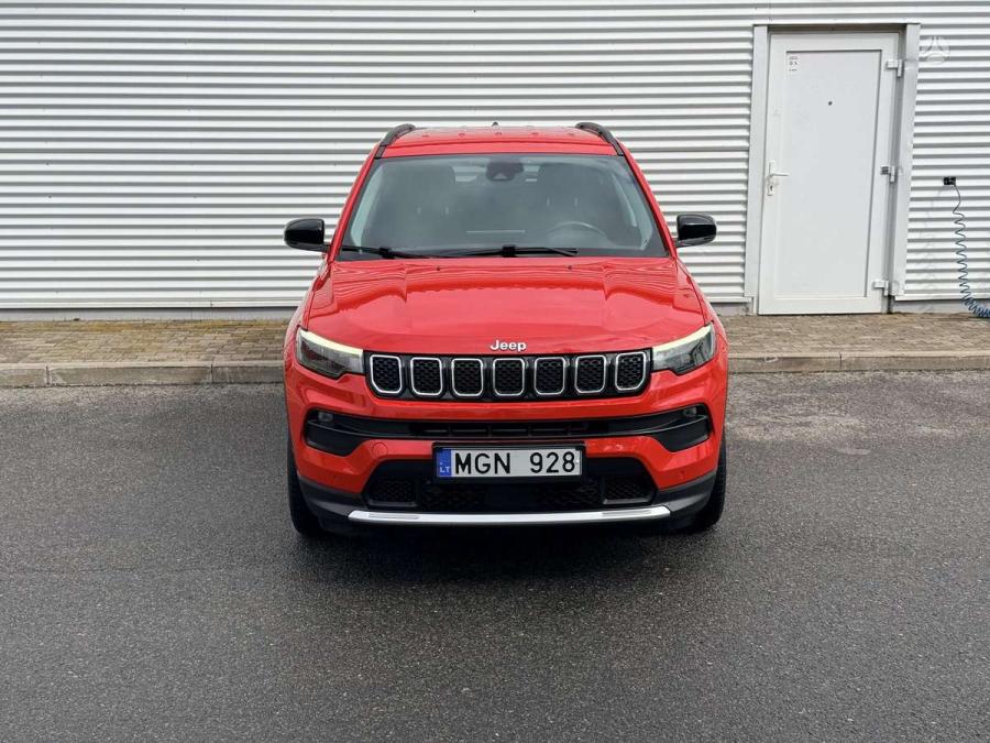 Red Jeep Compass 2022 in Vilnius, with an engine capacity of 1.33 L and mileage of 47 thousand km for 17850 €, photo 6 on AUTOMOTO.COM.LV