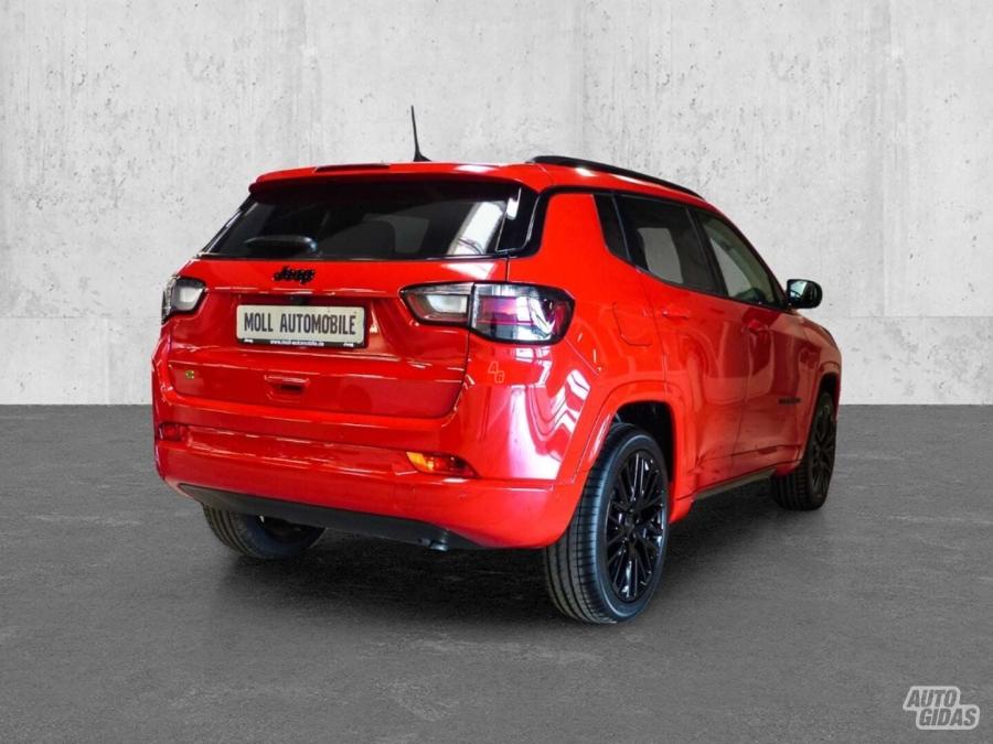 Sarkans Jeep Compass 2023 Kauņa, ar dzinēja tilpumu 1.50 L un nobraukumu 18 tūkst. km par 32597 €, foto 2 vietnē AUTOMOTO.COM.LV