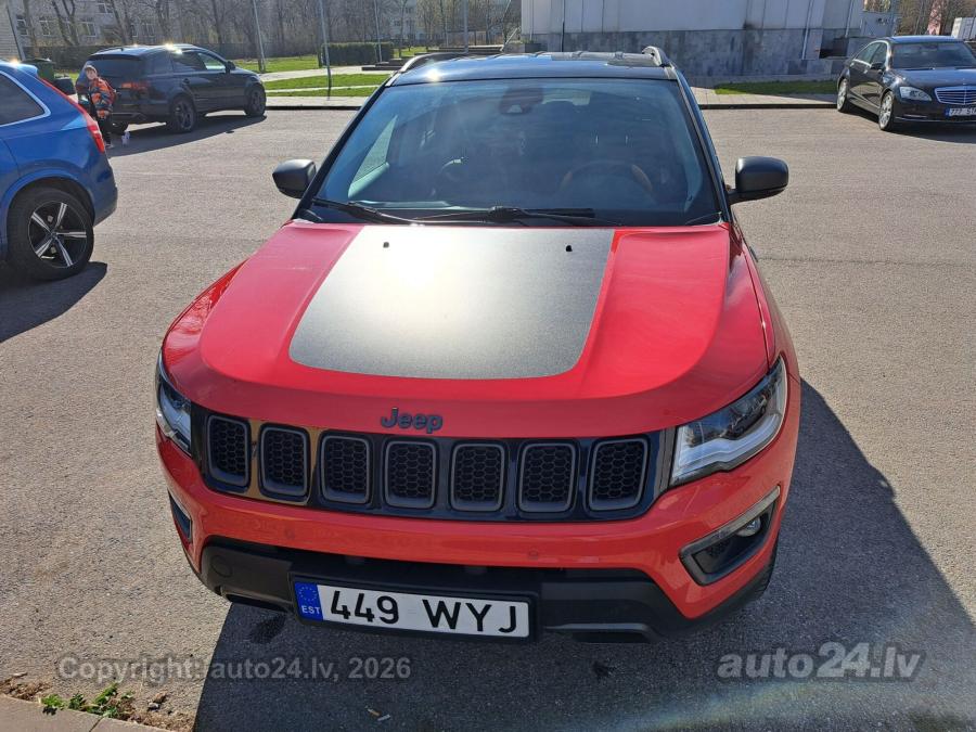 Red Jeep Compass 2021 in Narva, with an engine capacity of 1.30 L and mileage of 112 thousand km for 17000 €, photo 1 on AUTOMOTO.COM.LV