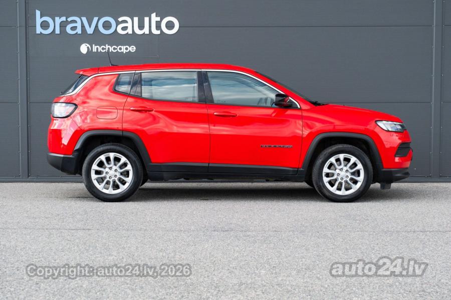 Red Jeep Compass 2021 in Tartu, with an engine capacity of 1.30 L and mileage of 58 thousand km for 17900 €, photo 5 on AUTOMOTO.COM.LV