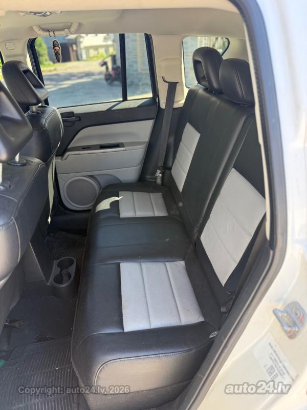 White Jeep Compass 2008 in Tallinn, with an engine capacity of 2.00 L and mileage of 229 thousand km for 1300 €, photo 10 on AUTOMOTO.COM.LV