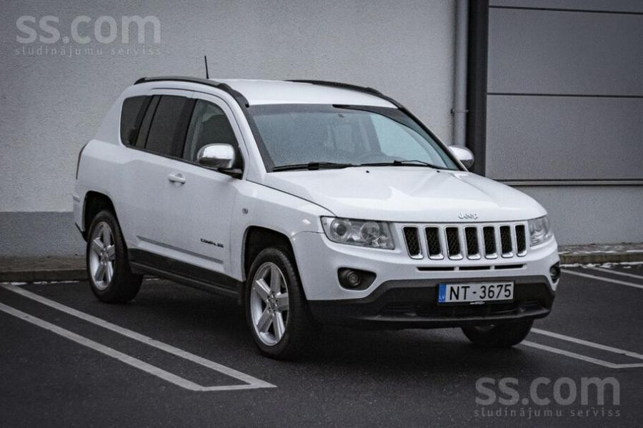 White Jeep Compass 2011 in Riga, with an engine capacity of 2.10 L and mileage of 0 thousand km for 5950 €, photo 3 on AUTOMOTO.COM.LV