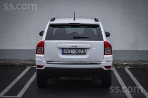 White Jeep Compass 2011 in Riga, with an engine capacity of 2.10 L and mileage of 0 thousand km for 5950 €, photo 5 on AUTOMOTO.COM.LV