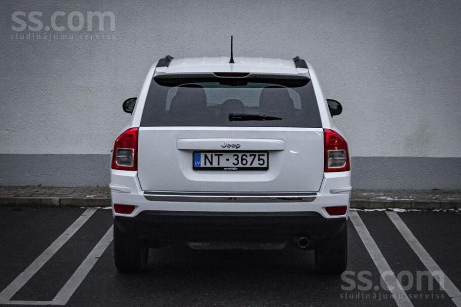 White Jeep Compass 2011 in Riga, with an engine capacity of 2.10 L and mileage of 0 thousand km for 5950 €, photo 5 on AUTOMOTO.COM.LV