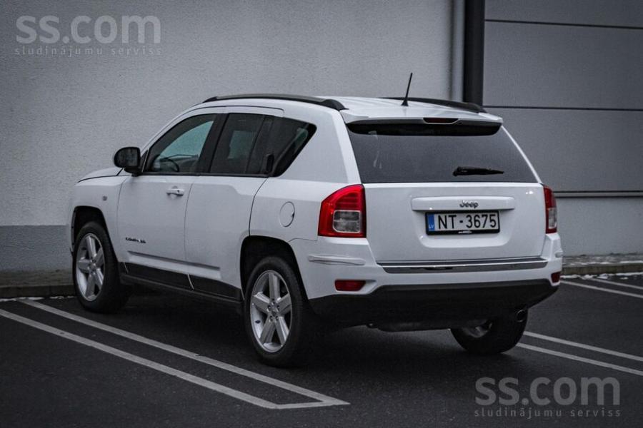 White Jeep Compass 2011 in Riga, with an engine capacity of 2.10 L and mileage of 0 thousand km for 5950 €, photo 7 on AUTOMOTO.COM.LV