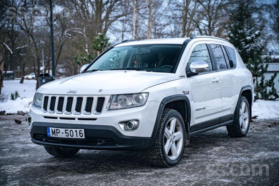 White Jeep Compass 2011 in Riga, with an engine capacity of 2.00 L and mileage of 0 thousand km for 4990 €, photo 1 on AUTOMOTO.COM.LV