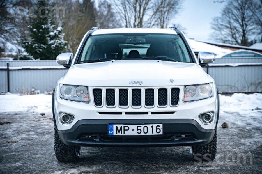 White Jeep Compass 2011 in Riga, with an engine capacity of 2.00 L and mileage of 0 thousand km for 4990 €, photo 2 on AUTOMOTO.COM.LV