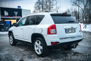 White Jeep Compass 2011 in Riga, with an engine capacity of 2.00 L and mileage of 0 thousand km for 4990 €, photo 6 on AUTOMOTO.COM.LV