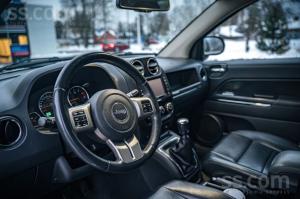 White Jeep Compass 2011 in Riga, with an engine capacity of 2.00 L and mileage of 0 thousand km for 4990 €, photo 10 on AUTOMOTO.COM.LV