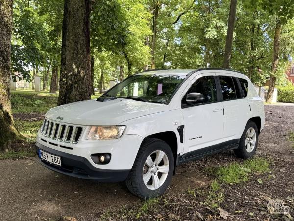 White Jeep Compass 2011 in Salcininkai, with an engine capacity of 2.40 L and mileage of 200 thousand km for 2400 €, photo 2 on AUTOMOTO.COM.LV